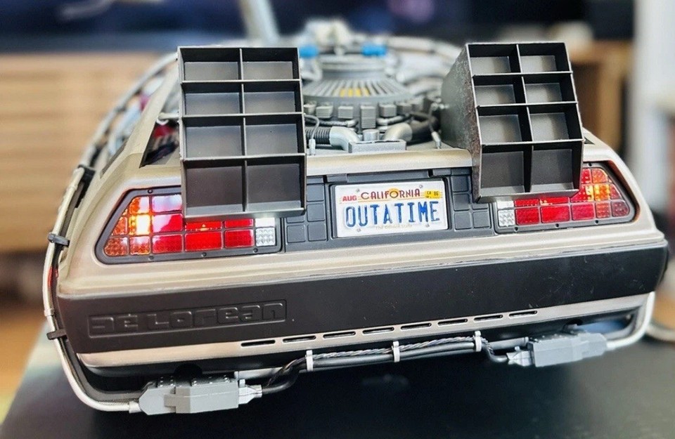 HOT TOYS Back to the Future DeLorean 1/6 Scale BTTF Original Sideshow ...