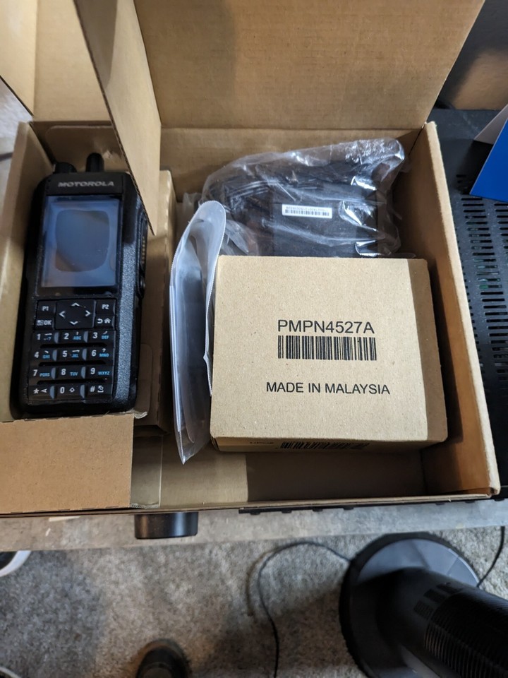 motorola mototrbo r7 400-512 4w I DIDNT USE !open box DMR RADIO ...