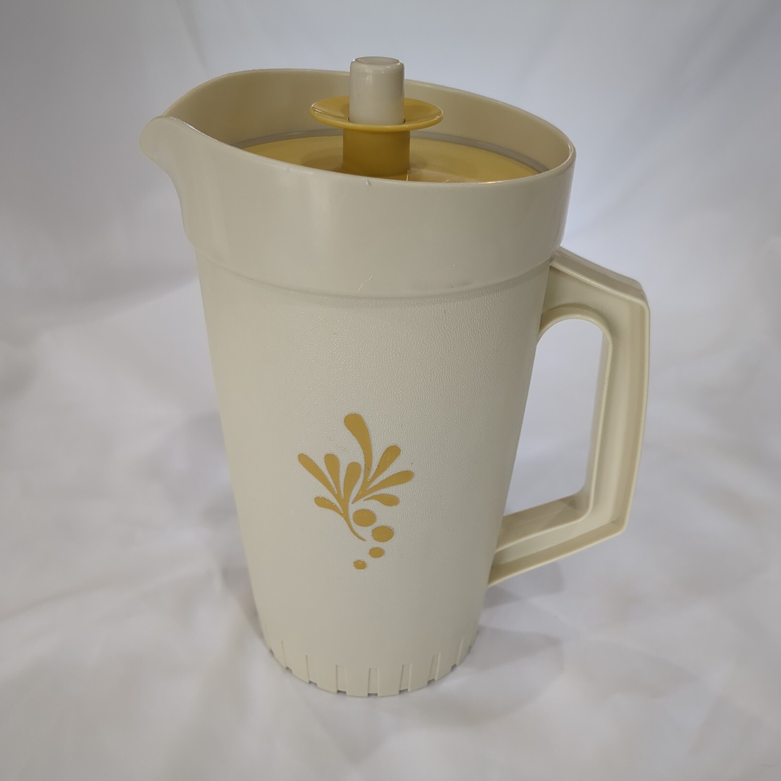 Vintage Tupperware 1 Qt Pitcher Almond Harvest Gold, Push Button Lid ...