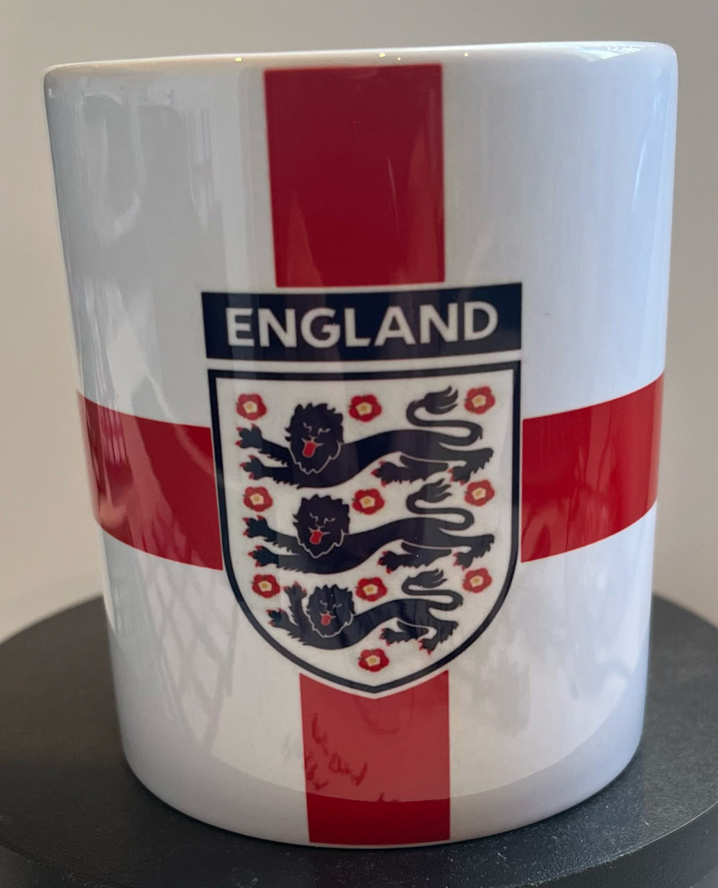 England 3 lions mugs, on St Georges flag. | Grelly UK