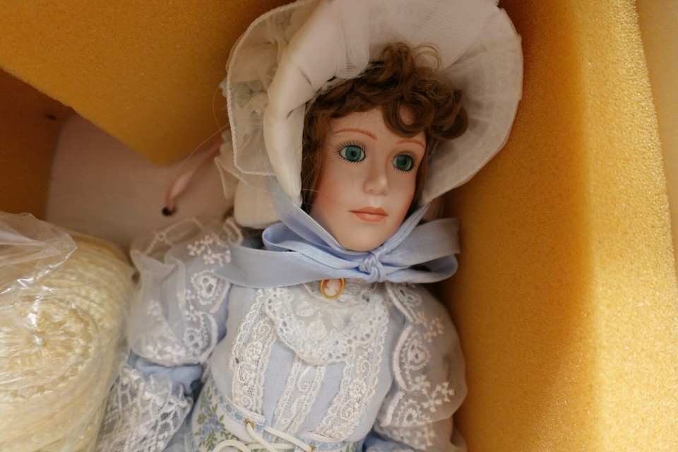 1990 Gorham Victorian Cameo Collection "Victoria" by Brenda Elizabeth ...