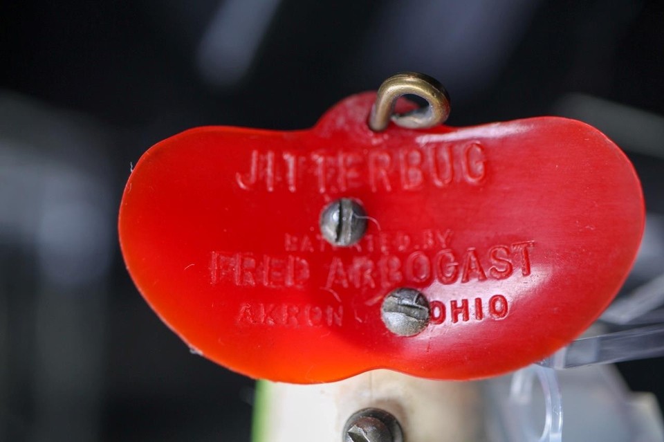 STUNNING FISHING LURE FRED ARBOGAST JITTERBUG WW2 PLASTIC LIP *SCARCE ...