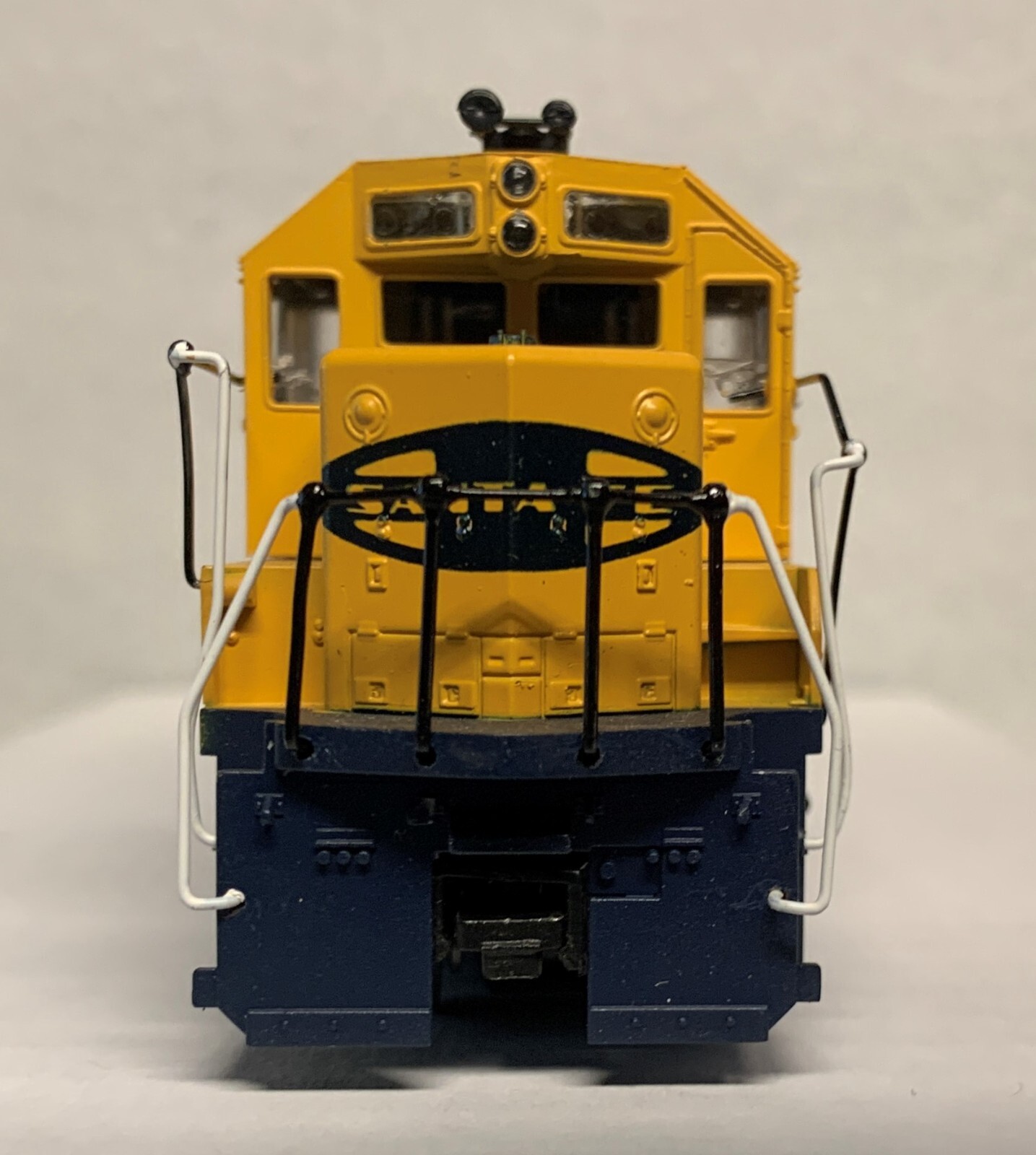 HO Scale Athearn GP50/3814 Santa Fe Blue/Yellow Powered Diesel ...
