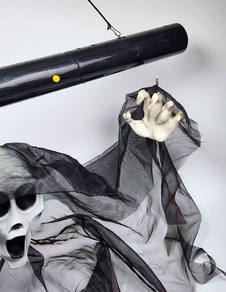 Gemmy Animated Floating Grim Reaper 2004 Ghost Scream Face Halloween ...