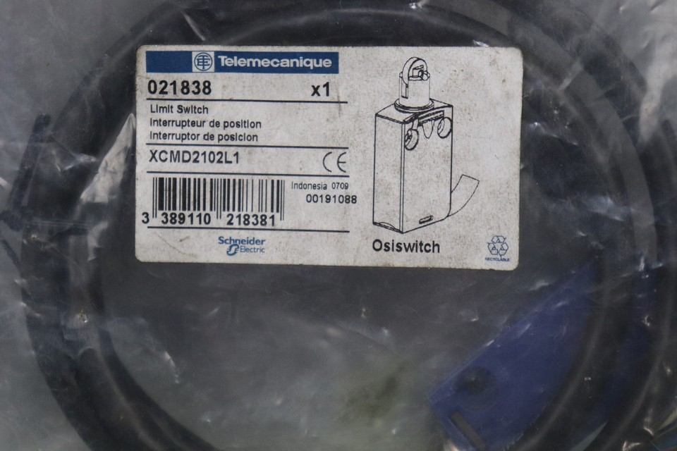Telemecanique XCMD2102L1 Limit Switch Roller Plunger 021838 ZCMD21 ...
