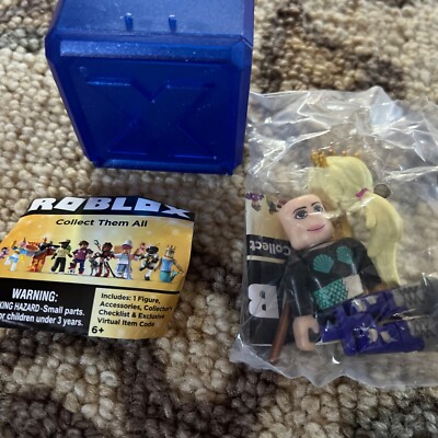 ROBLOX Gold Celebrity Series 2 Blue Mystery Figure CallMeHBob , NO Code ...