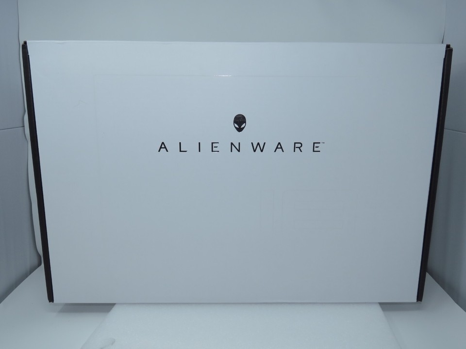 Alienware M18 R2 Laptop - 18"QHD+ i9-14900HX 32GB 2TB SSD Geforce 4090 ...