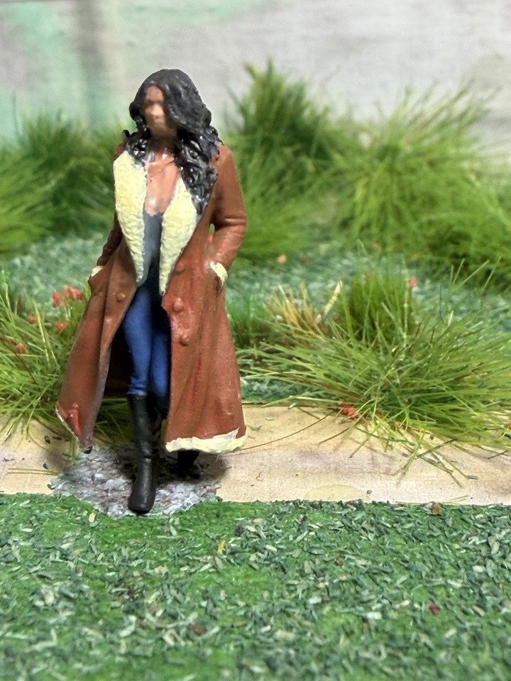 OO GAUGE1/76 Scale Model Railway Figure Woman In Leather Coat Hand ...