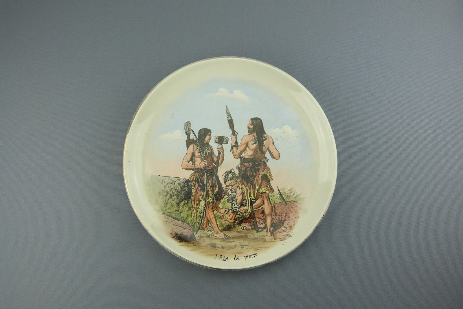 Assiette collection Faïencerie Fives-Lille décor personnages de l'Âge ...