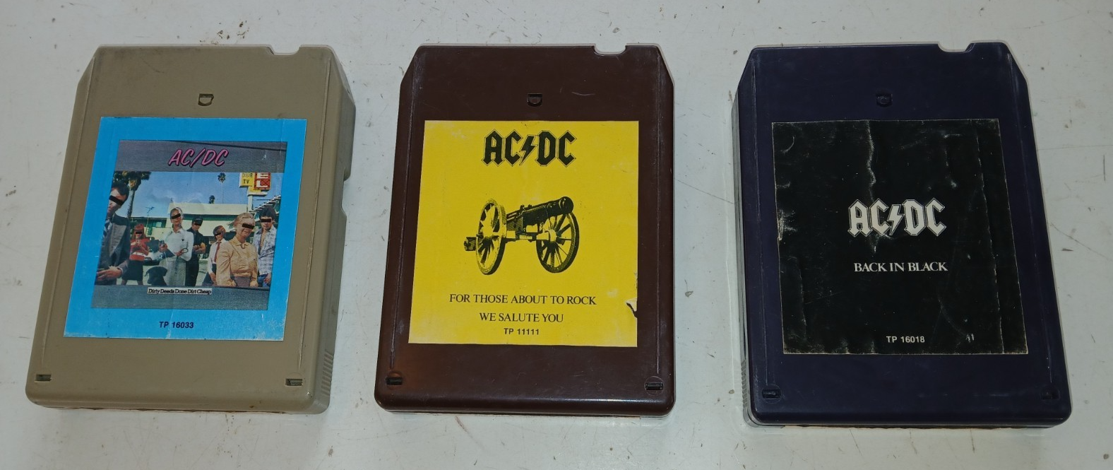 VINTAGE LOT AC/DC 8 - TRACK CARTRIDGE TAPE LOT BACK IN BLACK DIRTY ...