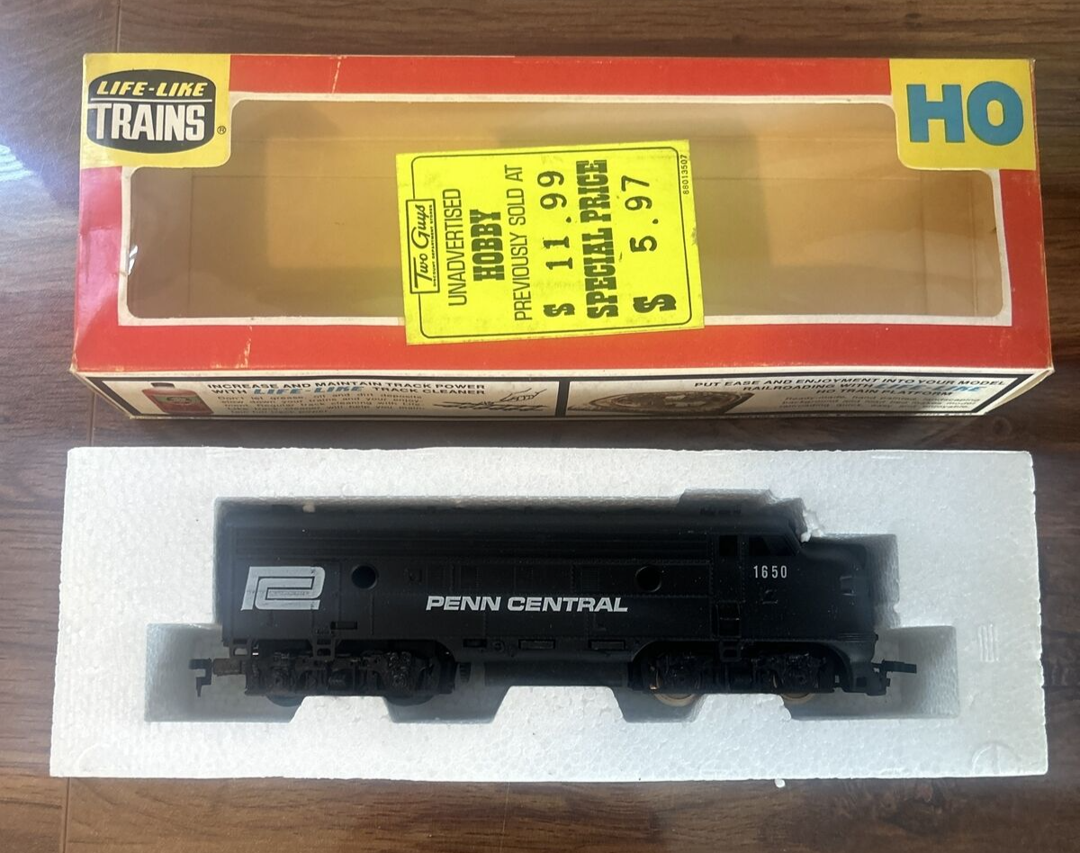 Life Like Ho Scale 1650 Penn Central F7 Powered Diesel Locomotive New ...