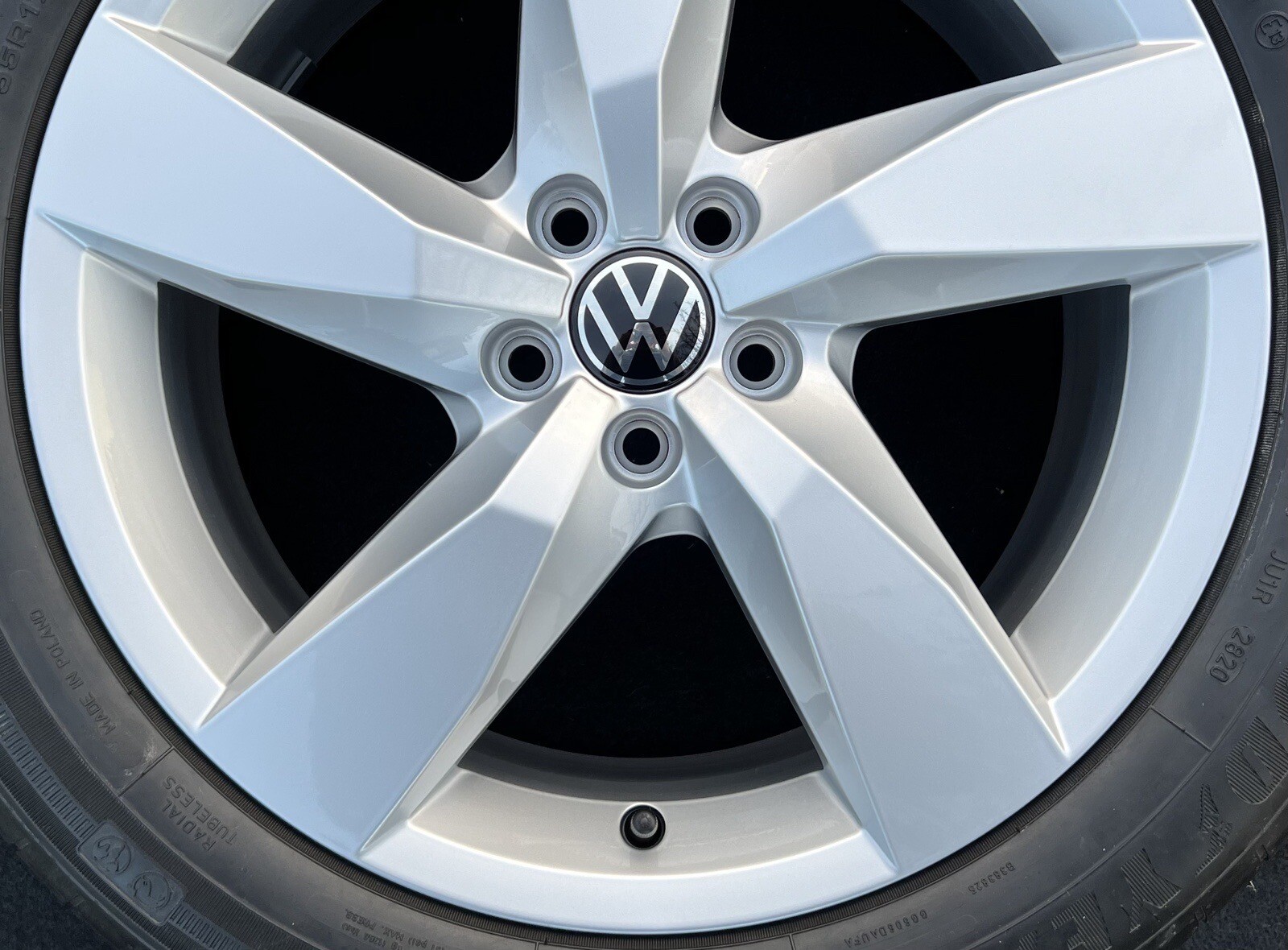 NEU Original VW T-Cross 2GM601025A Chesterfield 6,5x17 H2 ET39 Alufelge ...