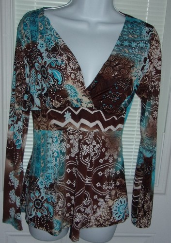 BODY CENTERAL Size Medium LONG SLEEVE V SHAPE ASSORTMENT OF FLOWERS ...