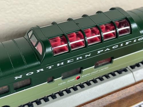 NORTHERN PACIFIC - LOEWY 2-TONE VISTA DOME HO SCALE " NORTH COAST ...