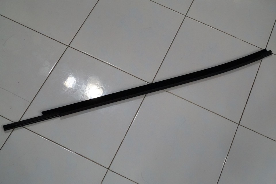 68210-0k070 TOYOTA HILUX REVO 2015-19 WINDOW WEATHER STRIP | eBay