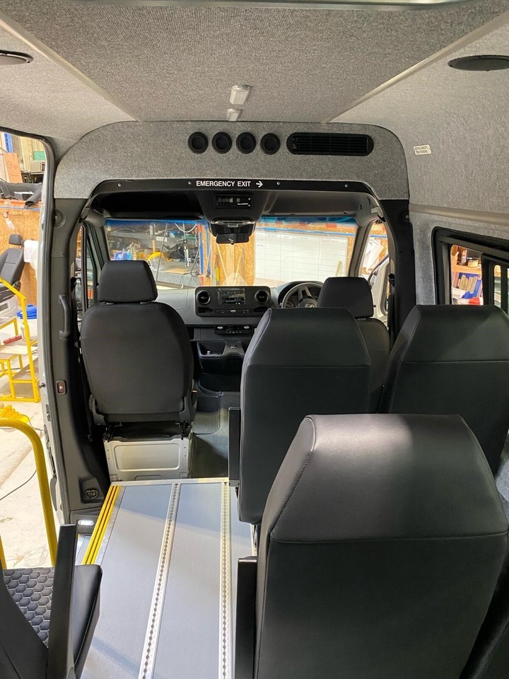 2024/24 Mercedes Sprinter 2.0 9 SP Auto Exec Minibus 16 SEATER, Air con ...