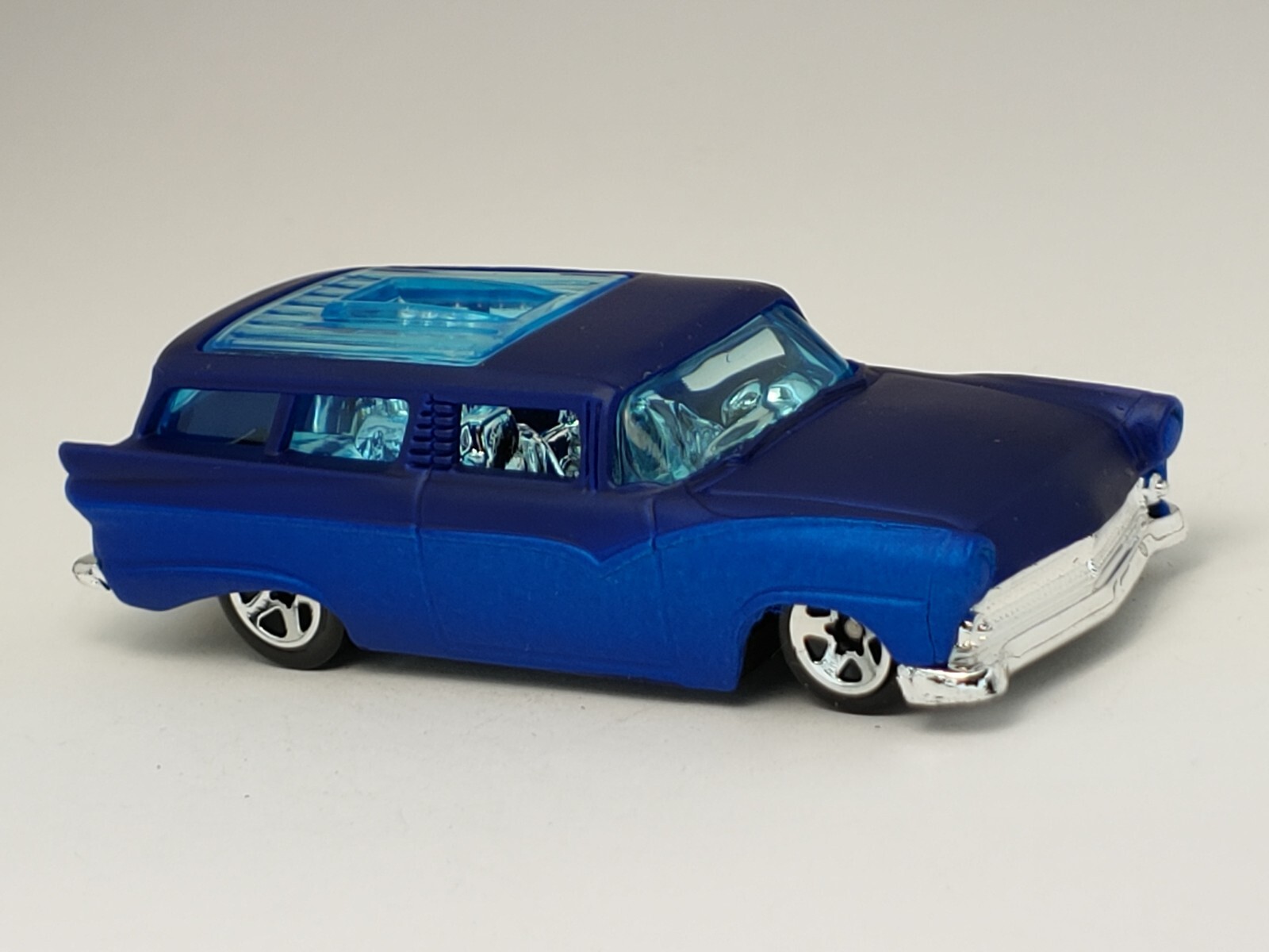 40 Years Hot Wheels 40th Anniversary Set Chevy 8 Crate Satin Blue ...