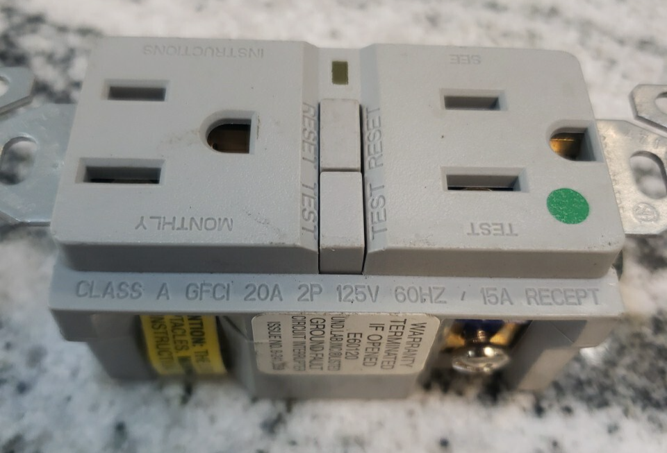 Hospital Grade/GFCI Receptacle CLASS A/ GFCI/ 20A/ 2P/ 125V/60HZ/15A ...