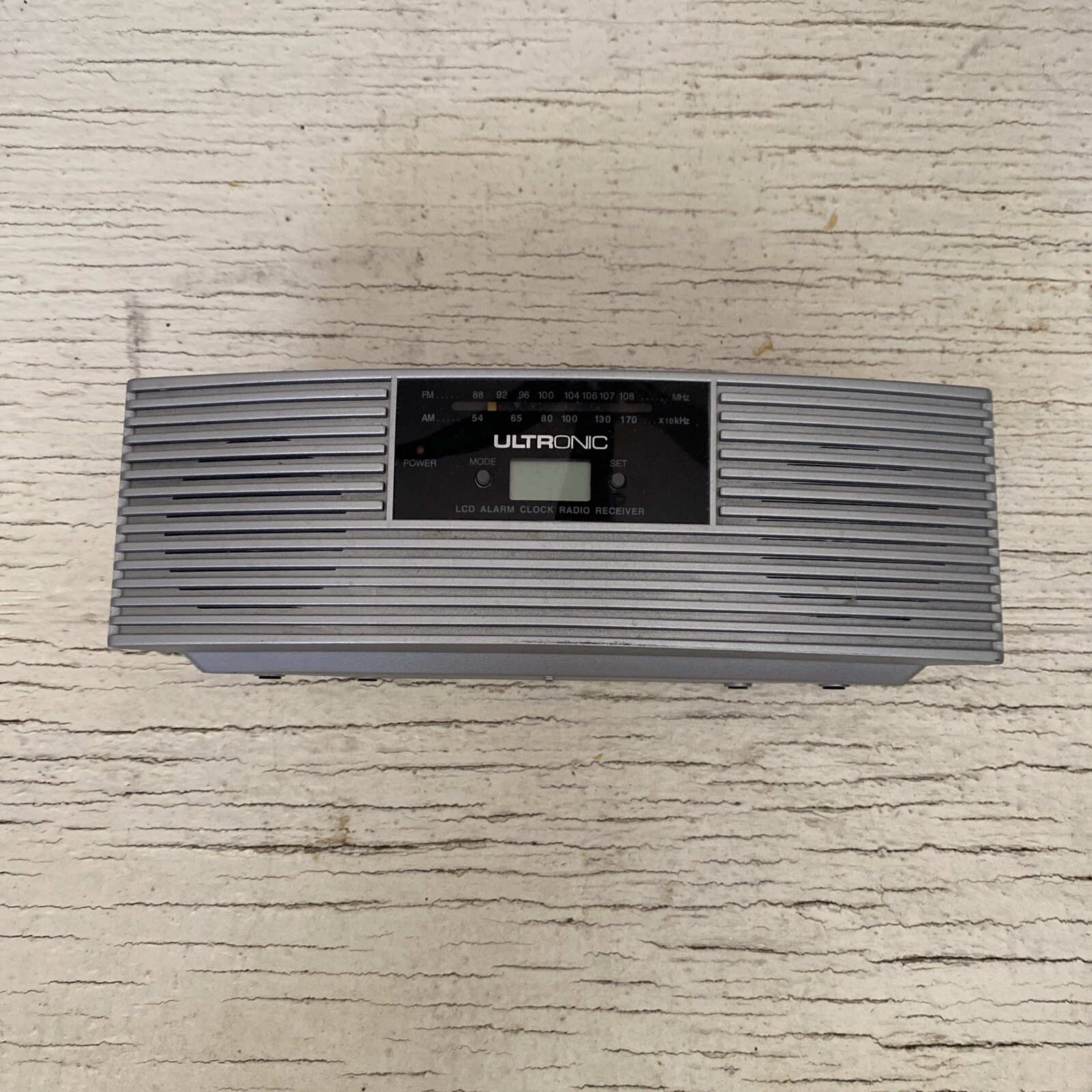 ULTRONIC ALARM CLOCK RADIO Vintage Am/fm LCD Alarm Clock Radio RR9901 ...