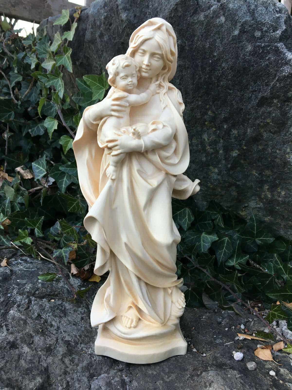 Maria mit Kind oder Madonna mit Kind aus Holz geschnitzte Figur | eBay.de