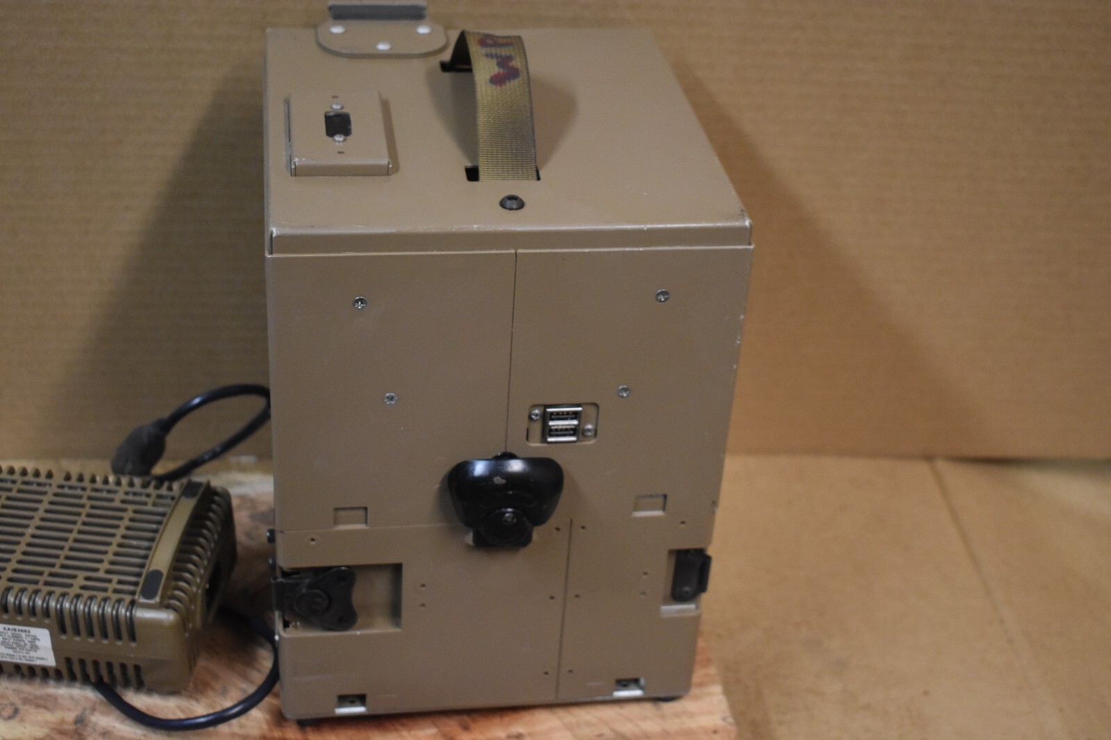 Thales Expeditionary Modular Universal Battery Charger 8 Bay 1600797-1 ...