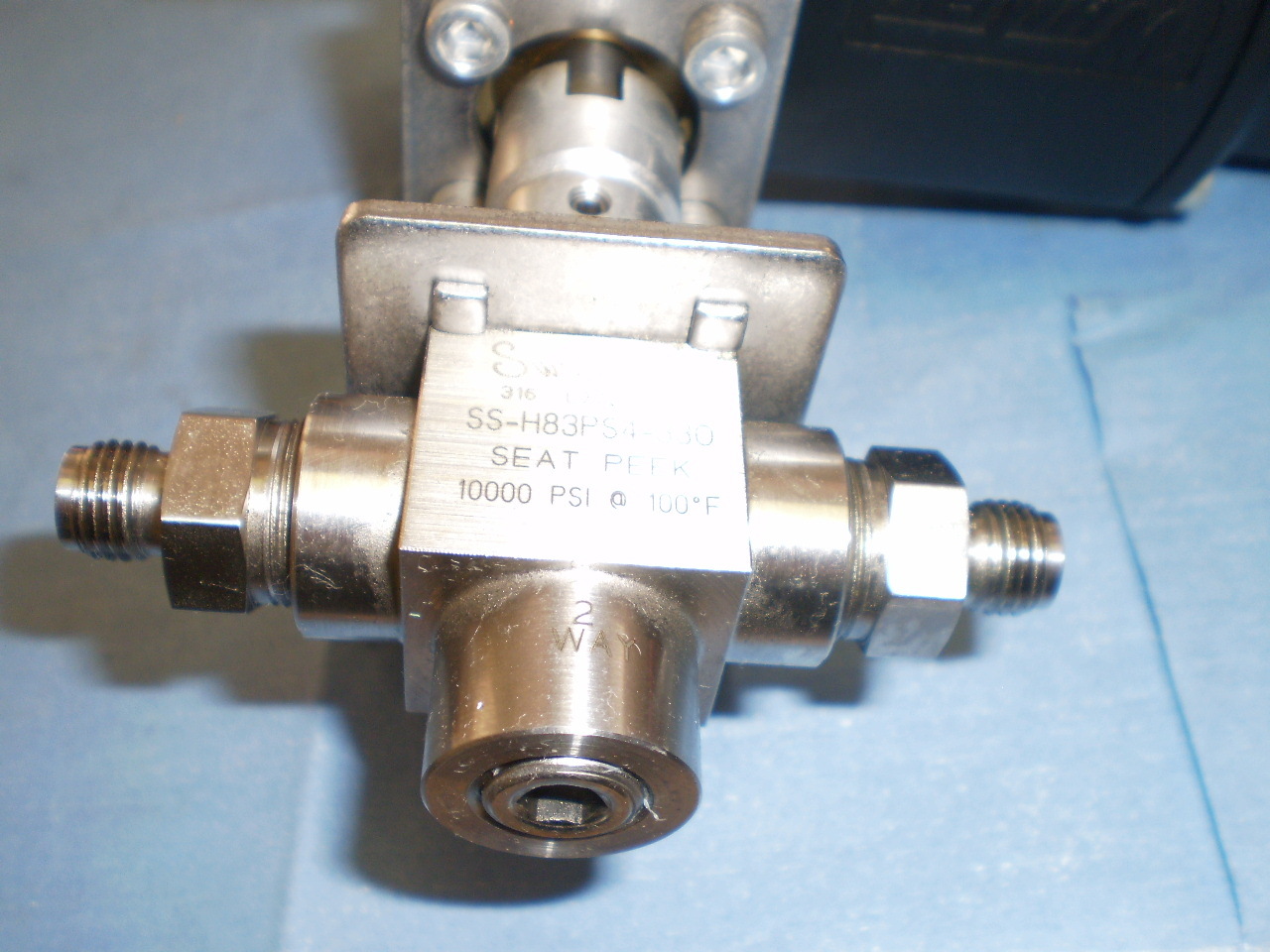 Swagelok 133 SR Spring Return Actuator 200 PSI Max W/ Ss-44s6-33c Ball ...