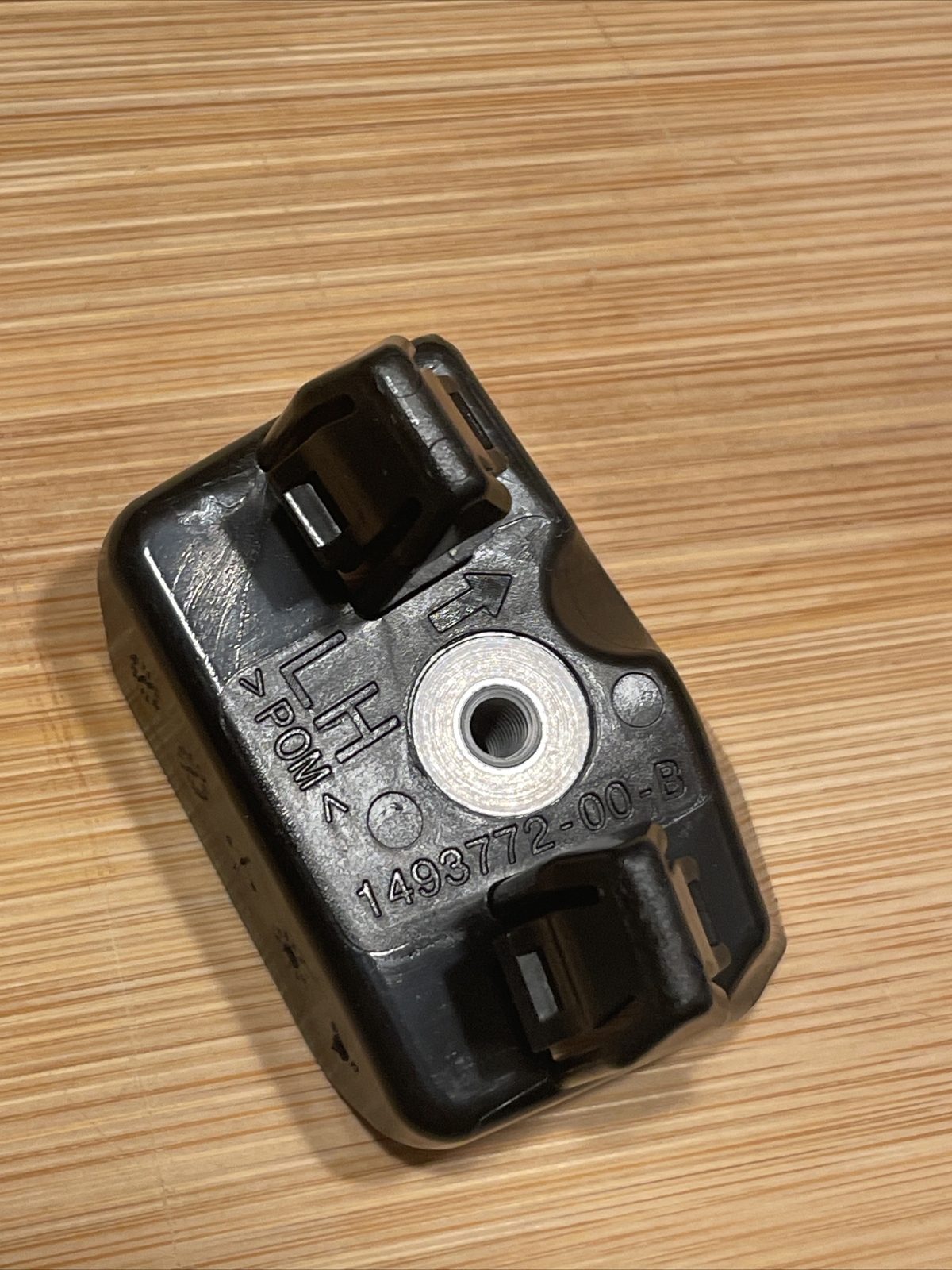 OEM TESLA MODEL Y Front Fender Bumper Bracket 1493772-00-B ,1493773-00 ...