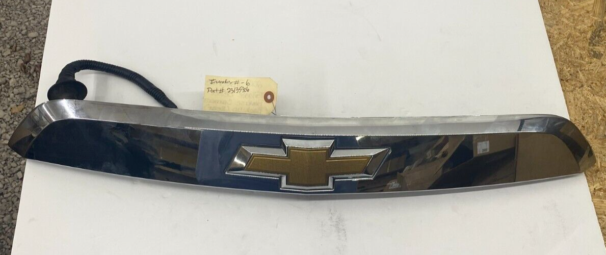 2013- 2017 CHEVROLET TRAVERSE TRUNK LID GARNISH MOLDING W/ BACKUP ...
