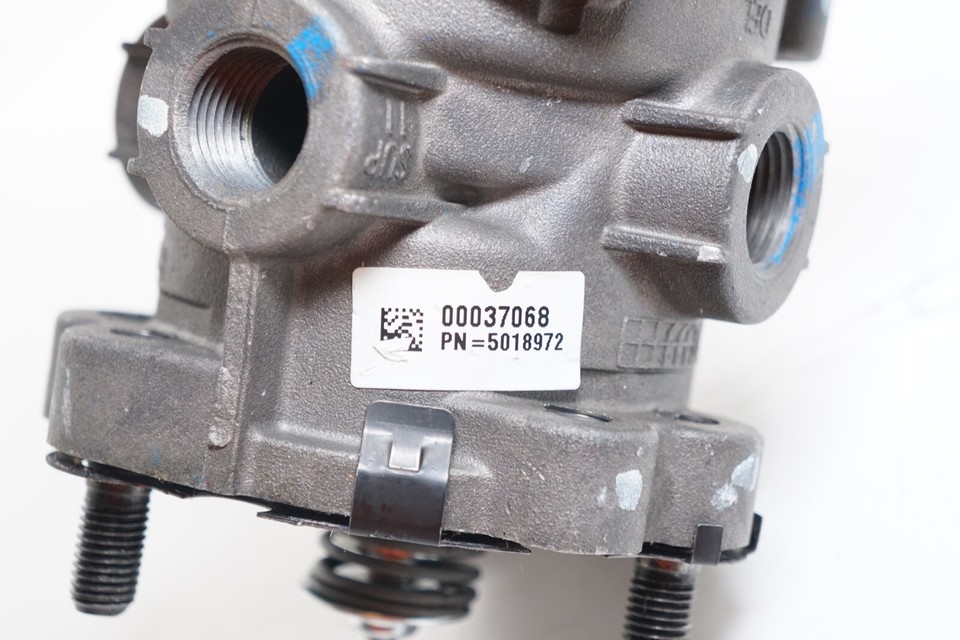 New Genuine OEM Kenworth G90-1092-1 BENDIX DUAL BRAKE FOOT VALVE ...