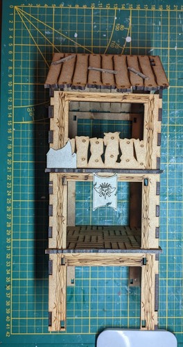 Décor Ork / grande tour / Warhammer 40k ou AOS / MDF / non peint ...