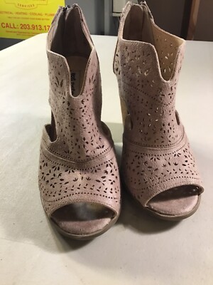 Not Rated Women's Tan Floral Pattern Accent Shoes Size 6M in EUC | eBay
