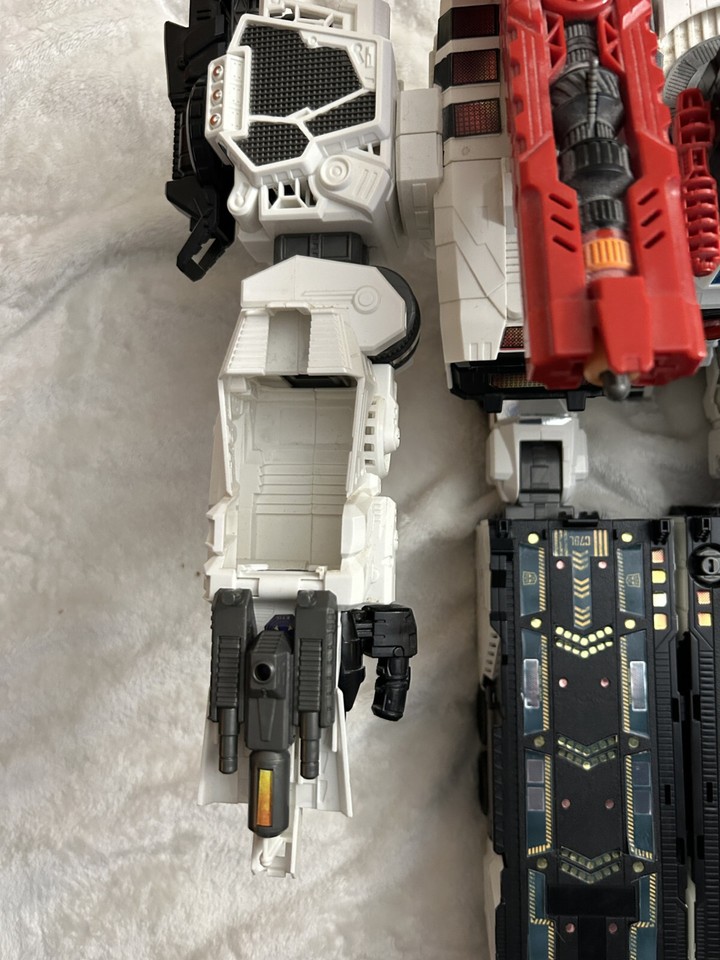 Transformers Generations METROPLEX w/ Scamper & Dual Guns (Titan Class ...