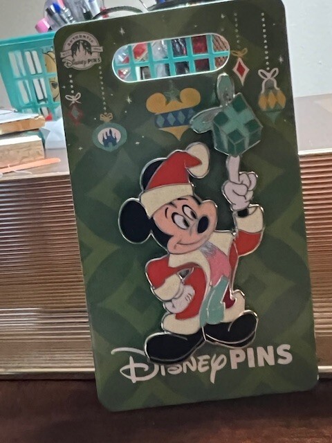 Disney Parks 2023 Mickey Snowman Wreath Holiday Christmas Trading Pin ...