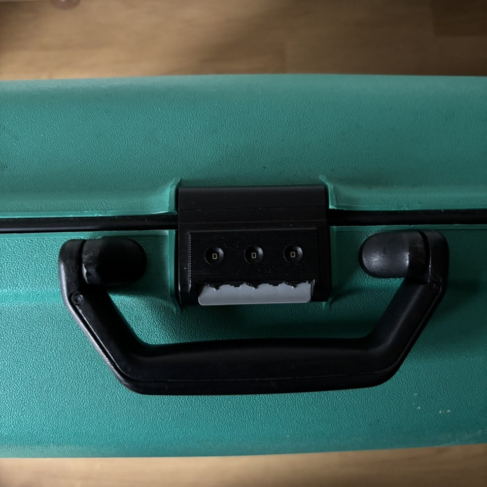 Samsonite Oyster Hard Shell Wheeled Suitcase Blue Combination Lock ...