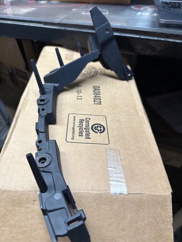 92243311 NEW GM OEM LEFT FRONT BUMPER BRACKET CHEVROLET B132 | eBay