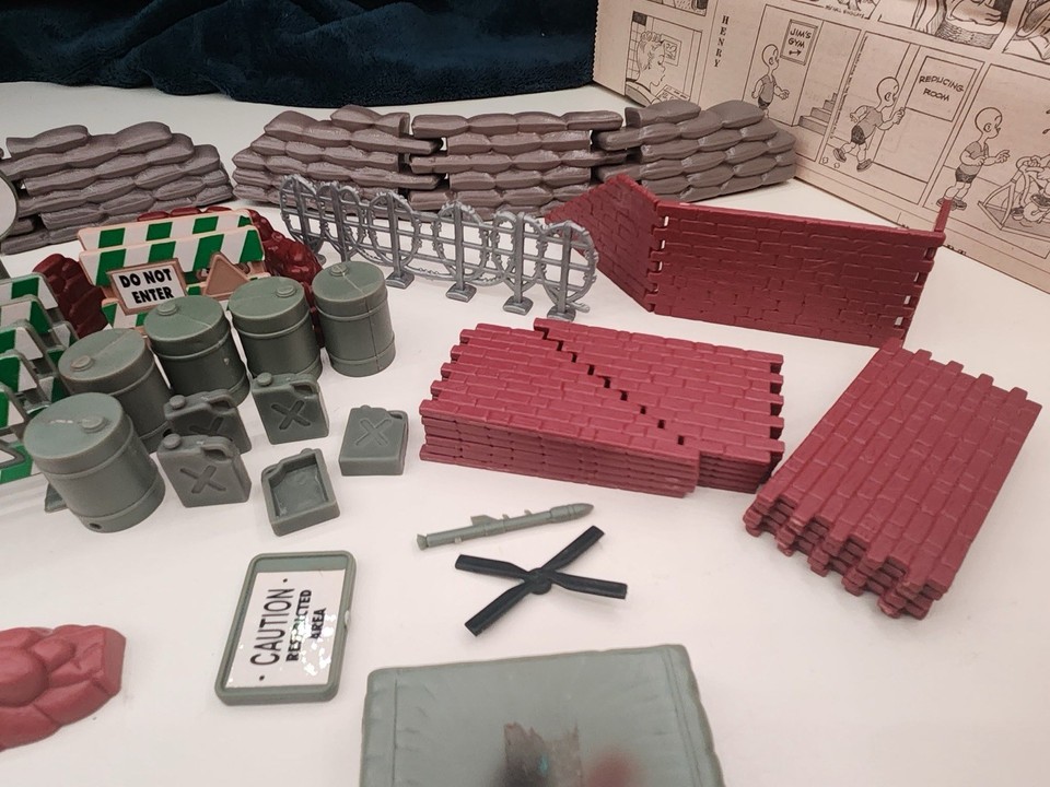 Lot VTG 90s Boley Military Accessories Signs Fences Sandbags Walls ...