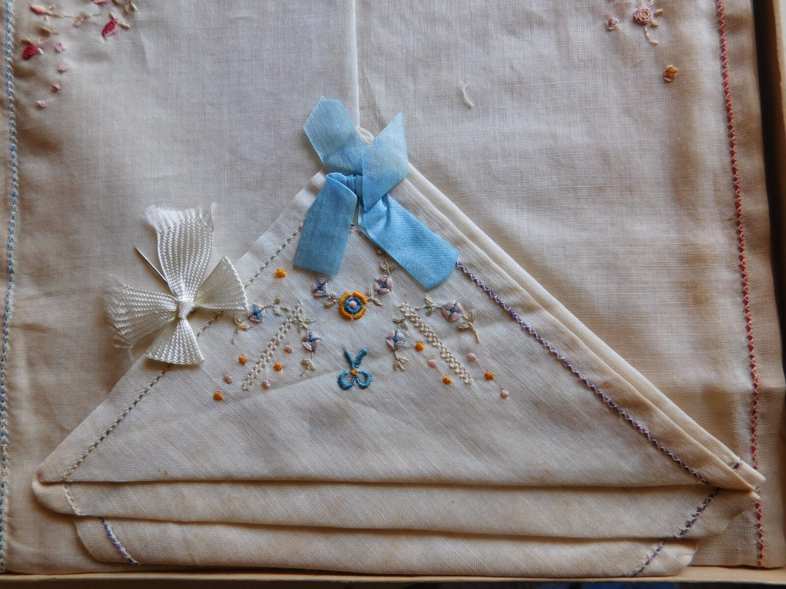 Fine Linen Women’s Handkerchiefs Embroidered Dainty Floral - Boxed set ...