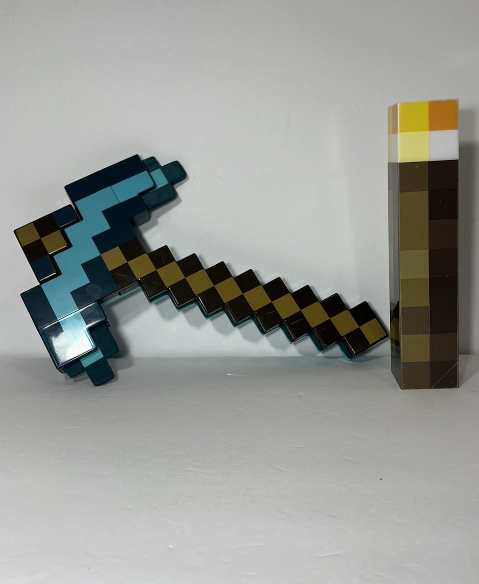 Minecraft 2 in 1 Diamond Pickaxe Transforming + Light Up Torch Mattel ...