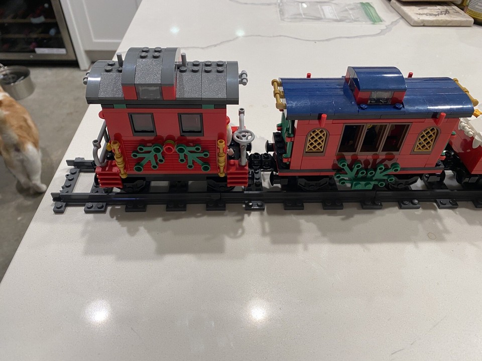 Lego Winter Holiday Train Station & Train MOC Similar to 10259 & 10254 ...