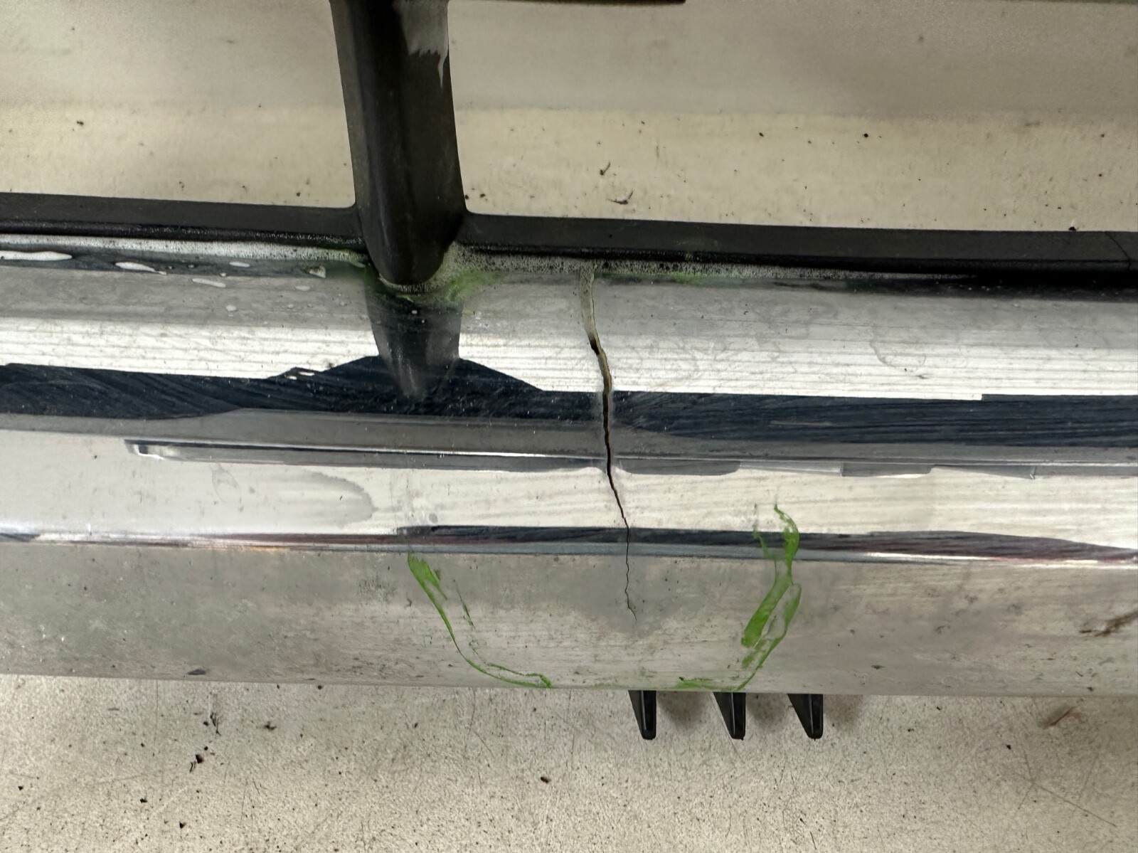 OEM 2007 - 2012 GMC SIERRA FRONT BUMPER UPPER GRILLE W/ EMBLEM 22924486 ...