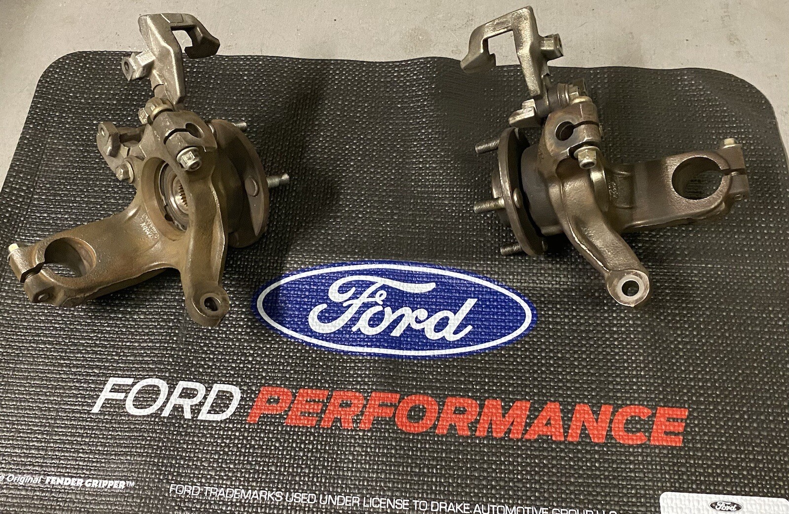 02-04 Ford Focus SVT Front Spindles Knuckle Hub & Caliper Brackets Set ...