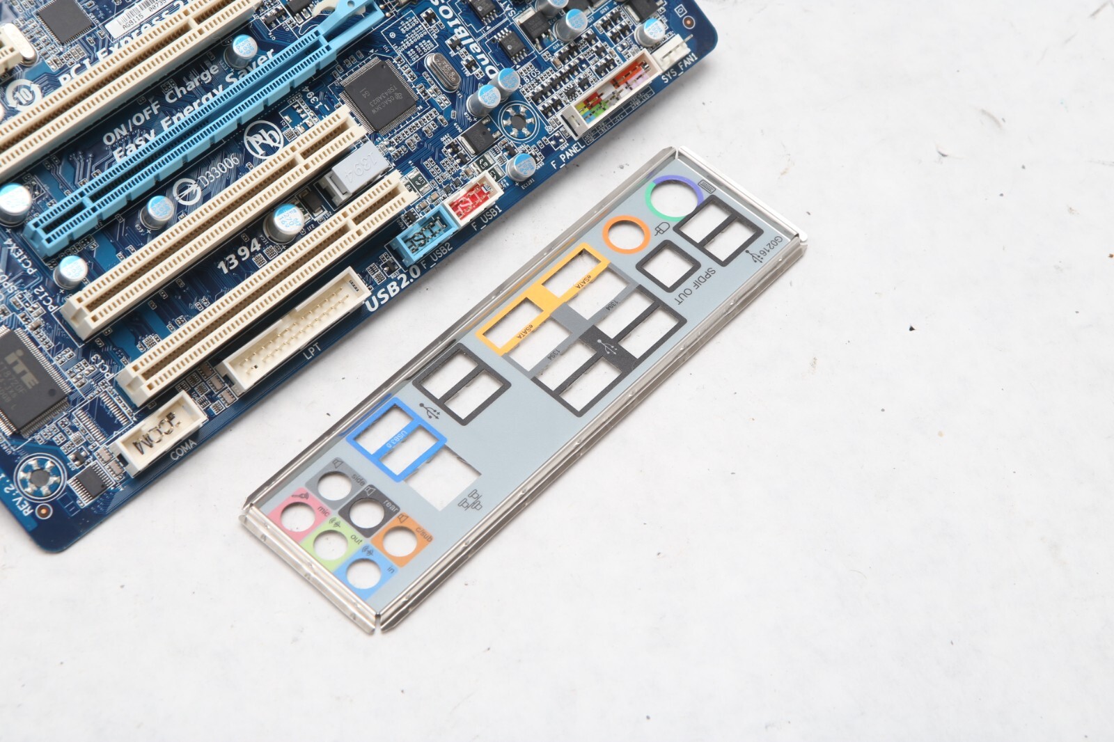 Gigabyte GA-870A-UD3 AMD ATX Motherboard + AMD Phenom II X6 1055T 2 ...