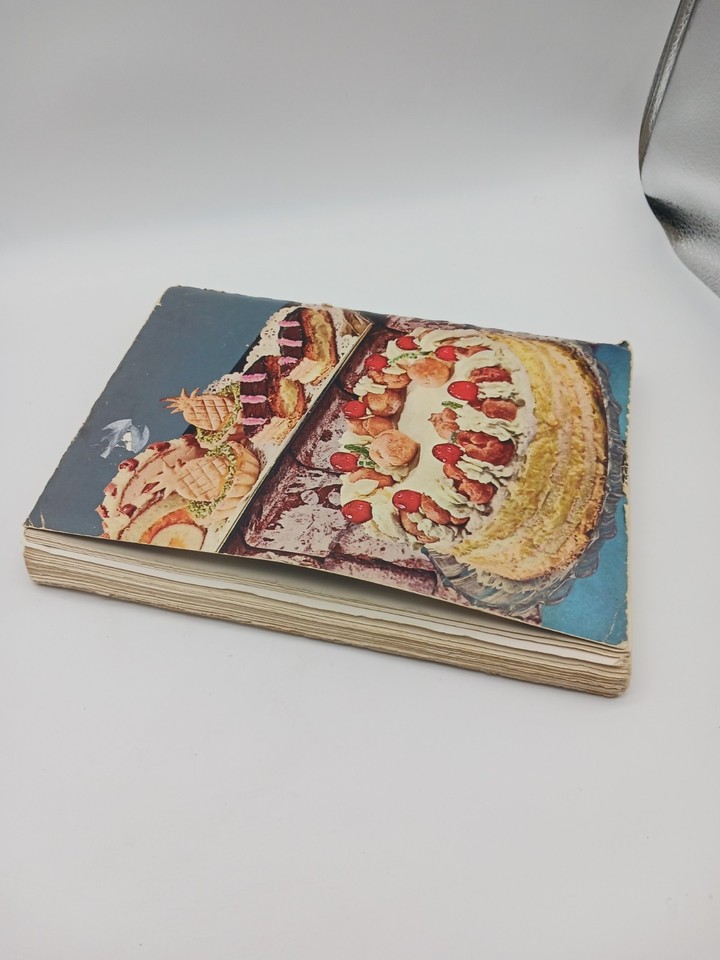 1968 The Beta Sigma Phi International Cookbook Desserts 2000 Favorite ...