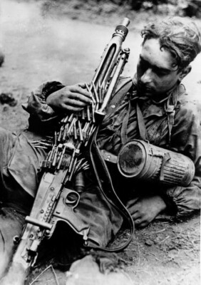 WW2 WWII Photo German MG42 Gunner Normandy World War Two Germany / 2644 ...