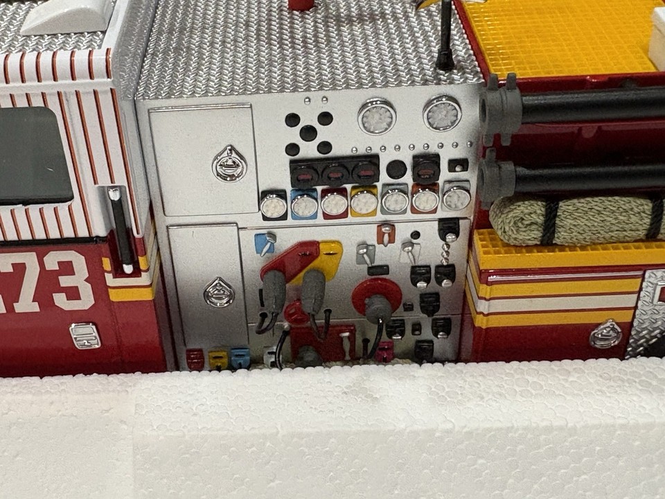 Code 3~FDNY Engine Co. 273 Mets-Seagrave Pumper~NEW IN BOX~DP LE #1022/ ...
