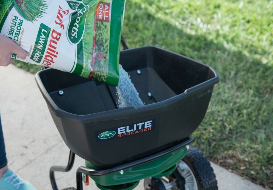 Scotts Turf Builder Lawn Food Northern 37.5 lb. Cover 15,000 sq. ft ...