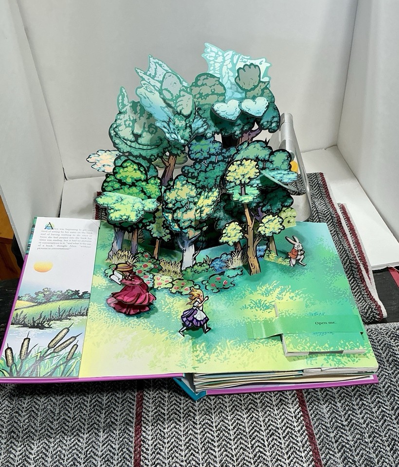Alice's Adventures in Wonderland A Pop-up Adaptation by Robert Sabuda HC VG Look | eBay