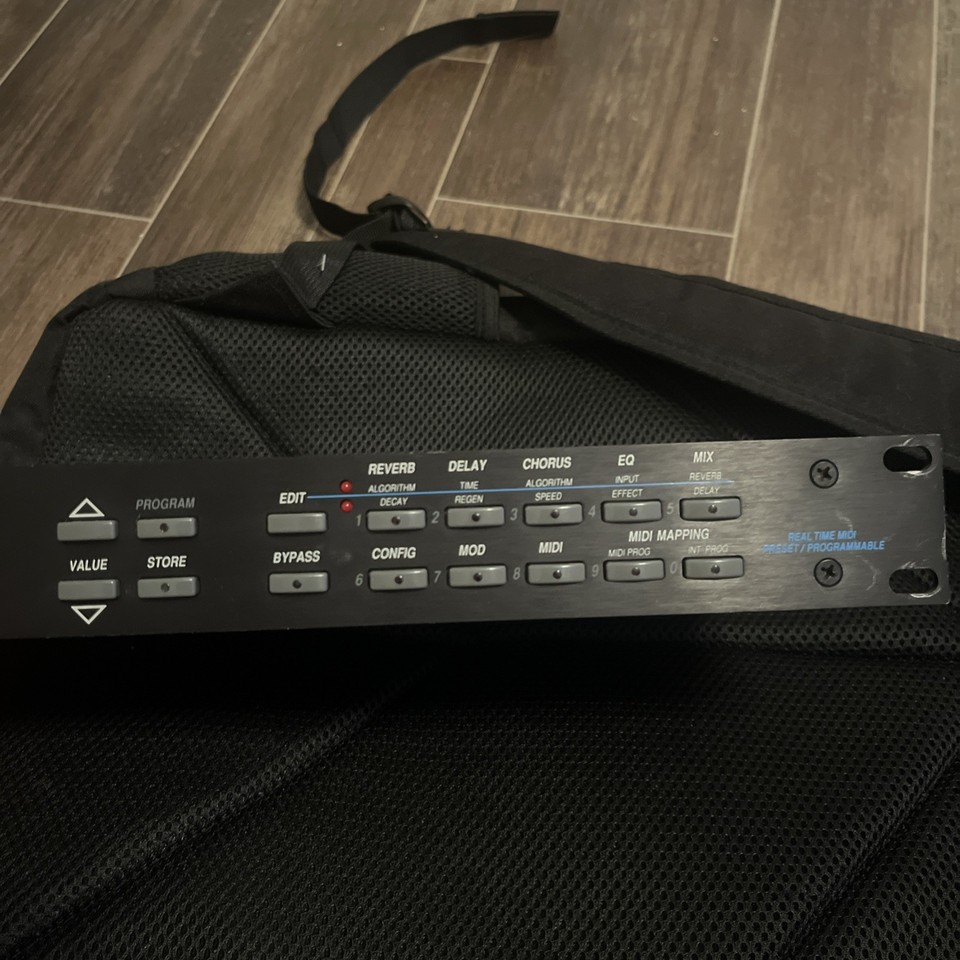 Alesis MIDIVERB III 16-Bit Digital Multi-Effects Processor Rack Unit ...