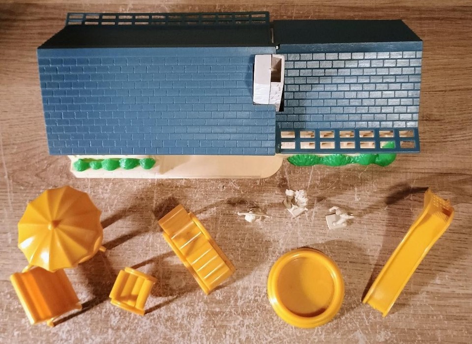 Vintage 1950's Louis Marx Plastic Ranch House Kit with Accessories | eBay