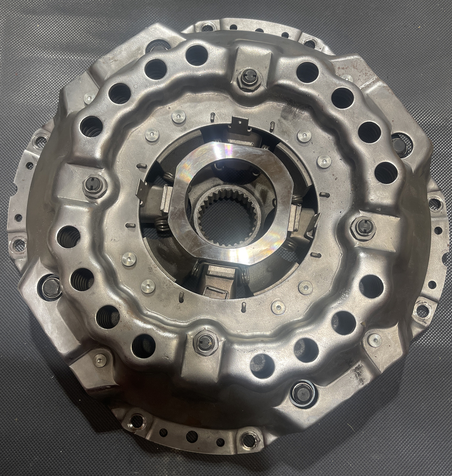 PRESSURE PLATE FOR FORD 7610S 7700 7710 7810 7810S 7910 8000 8010 8210 ...